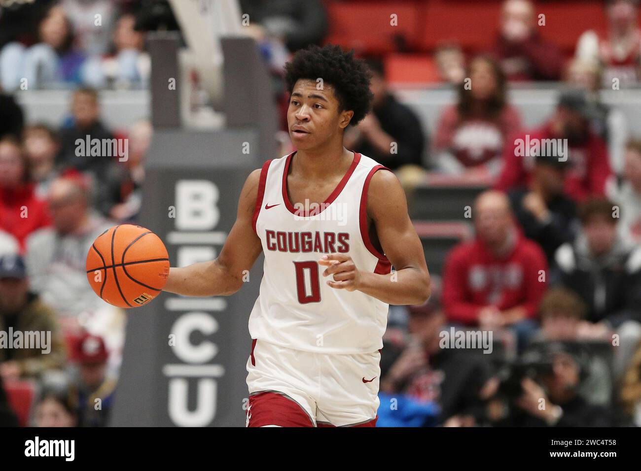 Washington State forward Jaylen Wells controls the ball during the ...