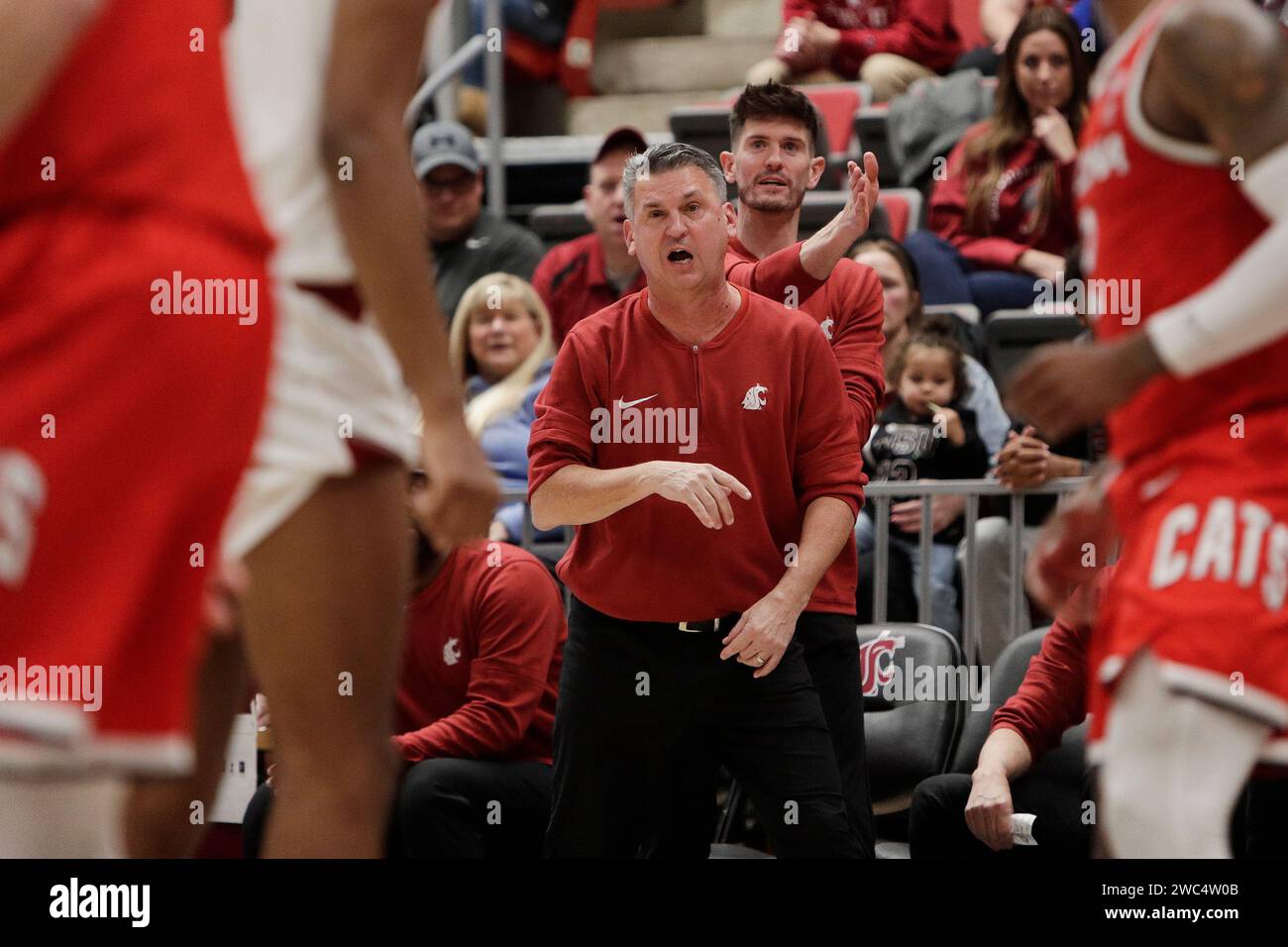 Washington State head coach Kyle Smith, center, directs his team during ...