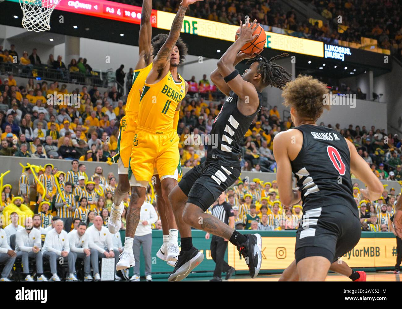 Waco, Texas, USA. 13th Jan, 2024. Cincinnati Bearcats guard Jizzle ...