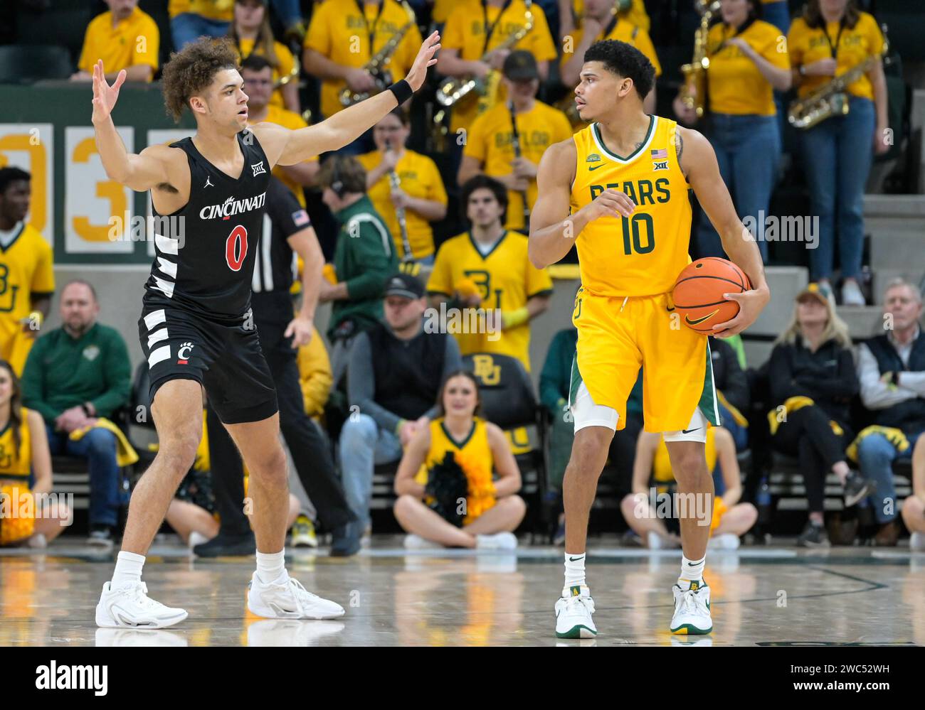 Waco, Texas, USA. 13th Jan, 2024. Cincinnati Bearcats guard Dan ...