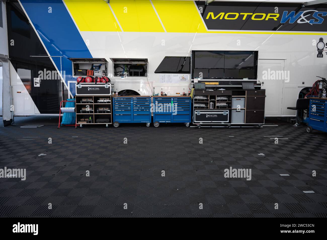 The racing team's portable mechanical workshop Stock Photo - Alamy