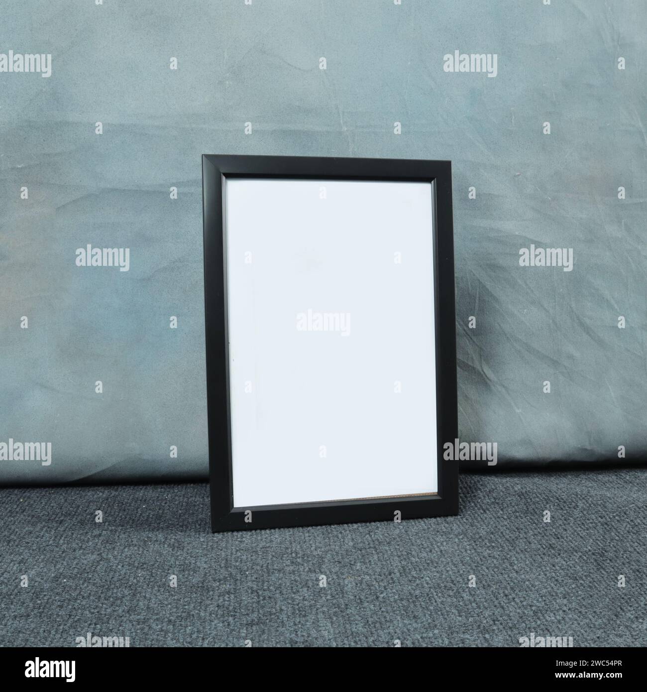 Blank picture frame on hi-res stock photography and images - Alamy
