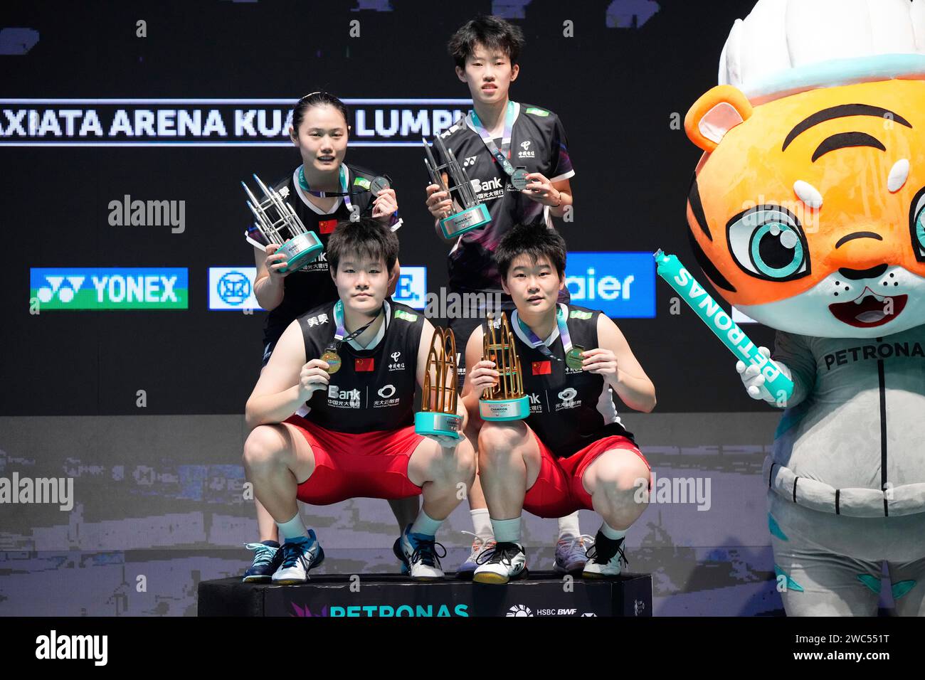 China's Liu Sheng Shu, bottom left, and Tan Ning, bottom right, pose ...