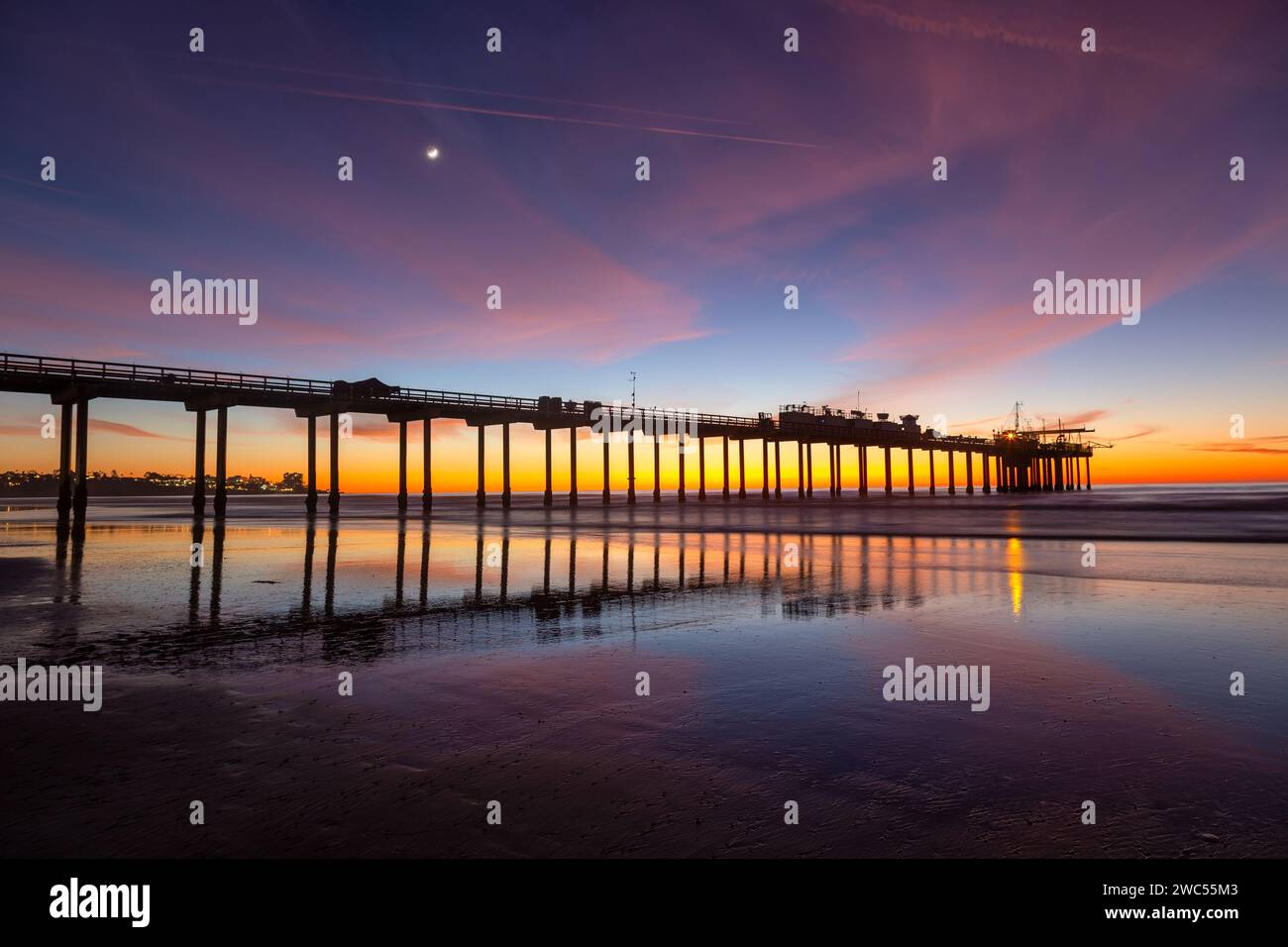 Dramatic Twilight Sky Colors Above Scripps Memorial Pier USCD Salk ...
