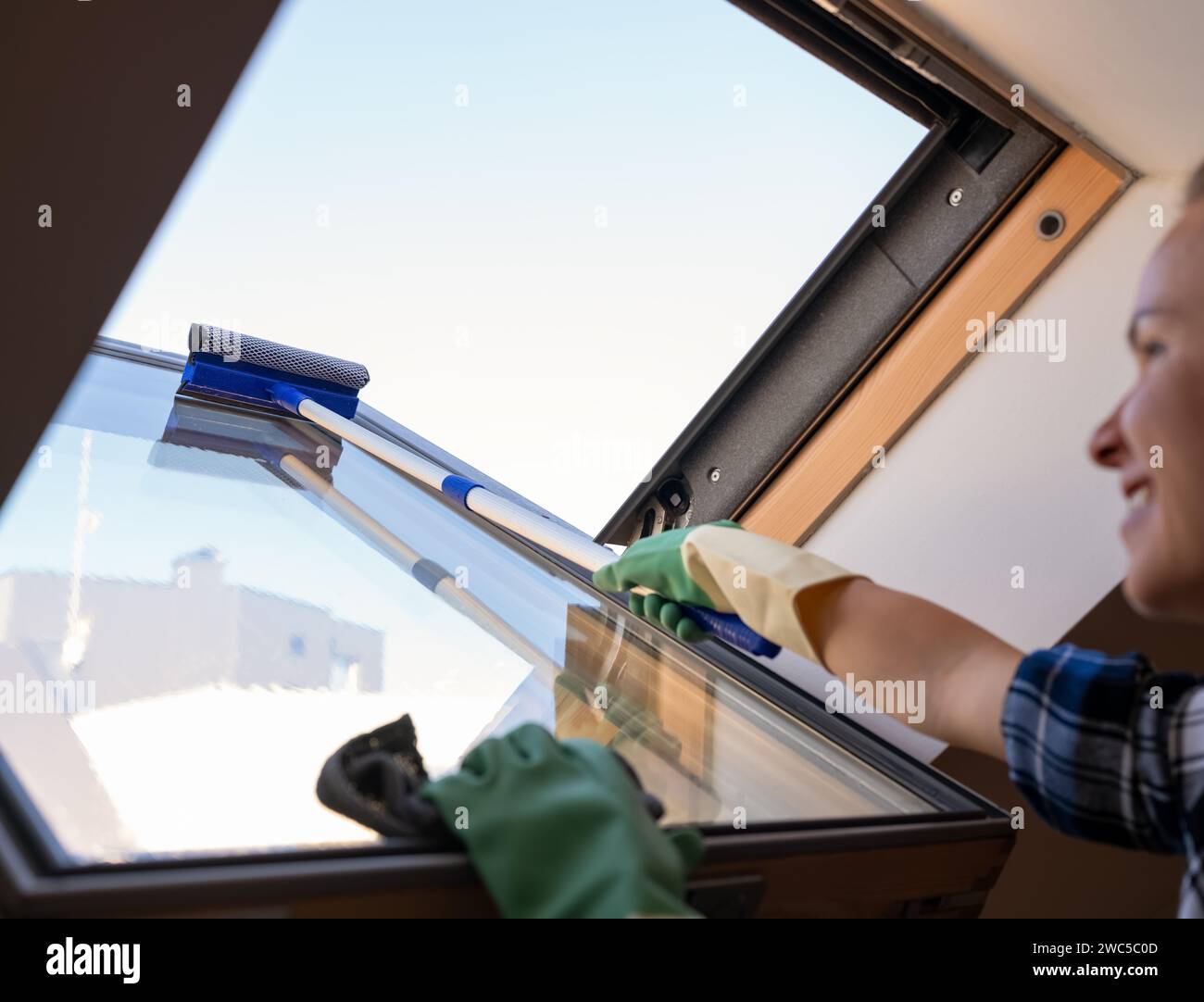Washing roof hi-res stock photography and images - Alamy