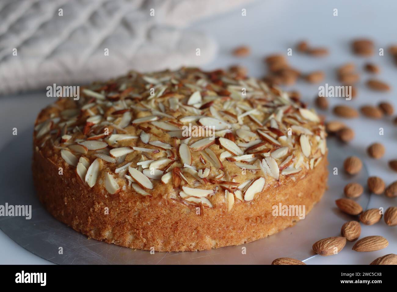 Almond buttermilk cake hi-res stock photography and images - Alamy