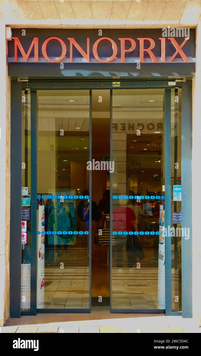 Monoprix shop hi-res stock photography and images - Alamy