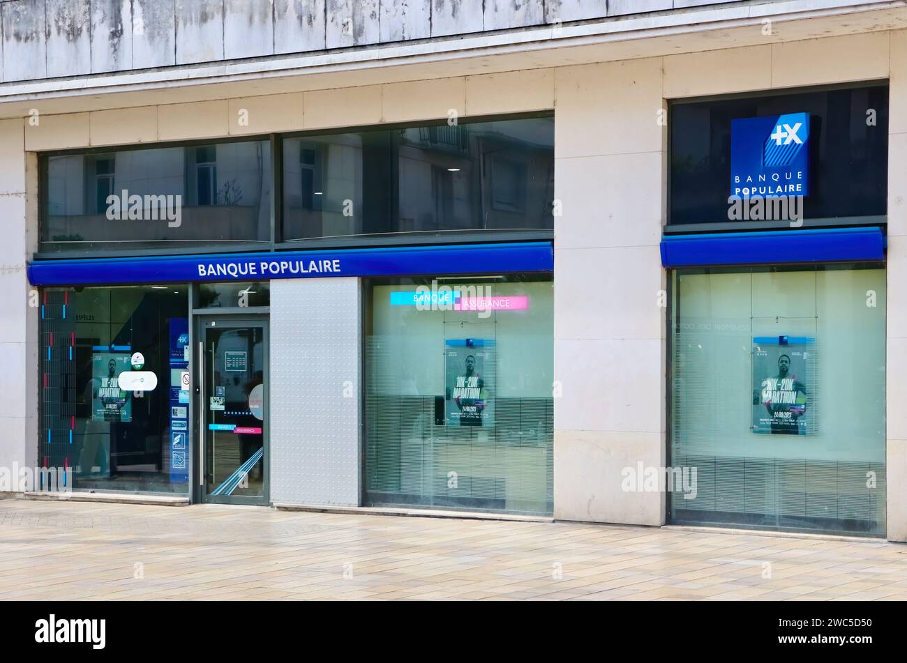 Banque high street an france hi-res stock photography and images - Alamy