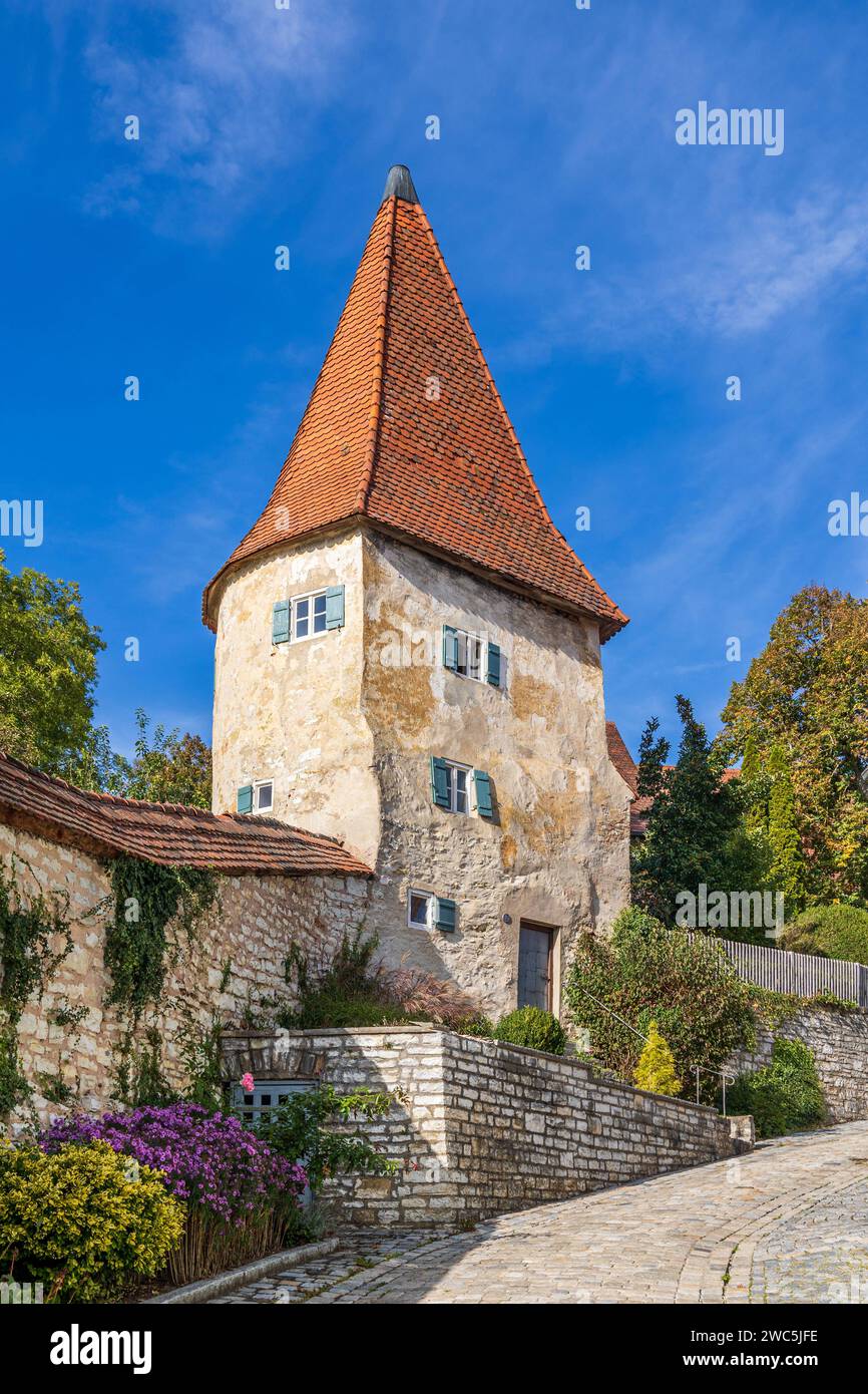 Turm der historischen Stadtbefestigung Greding in Mittelfranken. Der ...