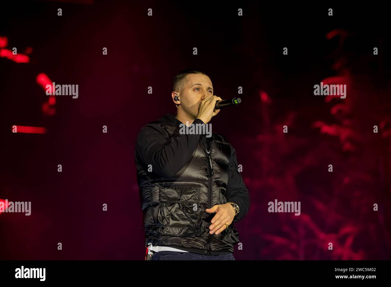 Italian singer Music Concert - Massimo Pericolo - Le cose cambiano tour ...