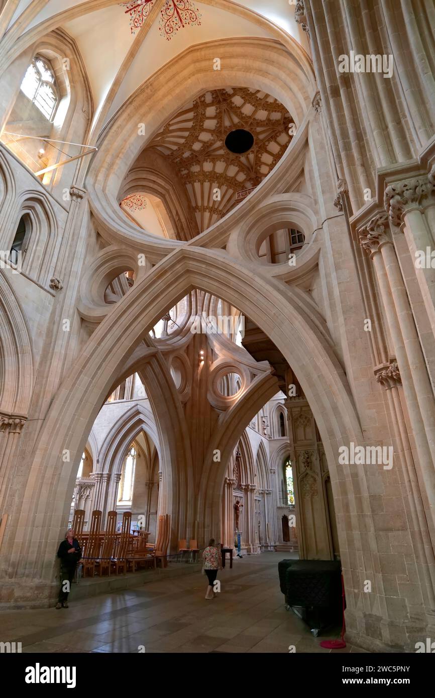 14th century Strainer arches, aka scissor arches, support the central ...