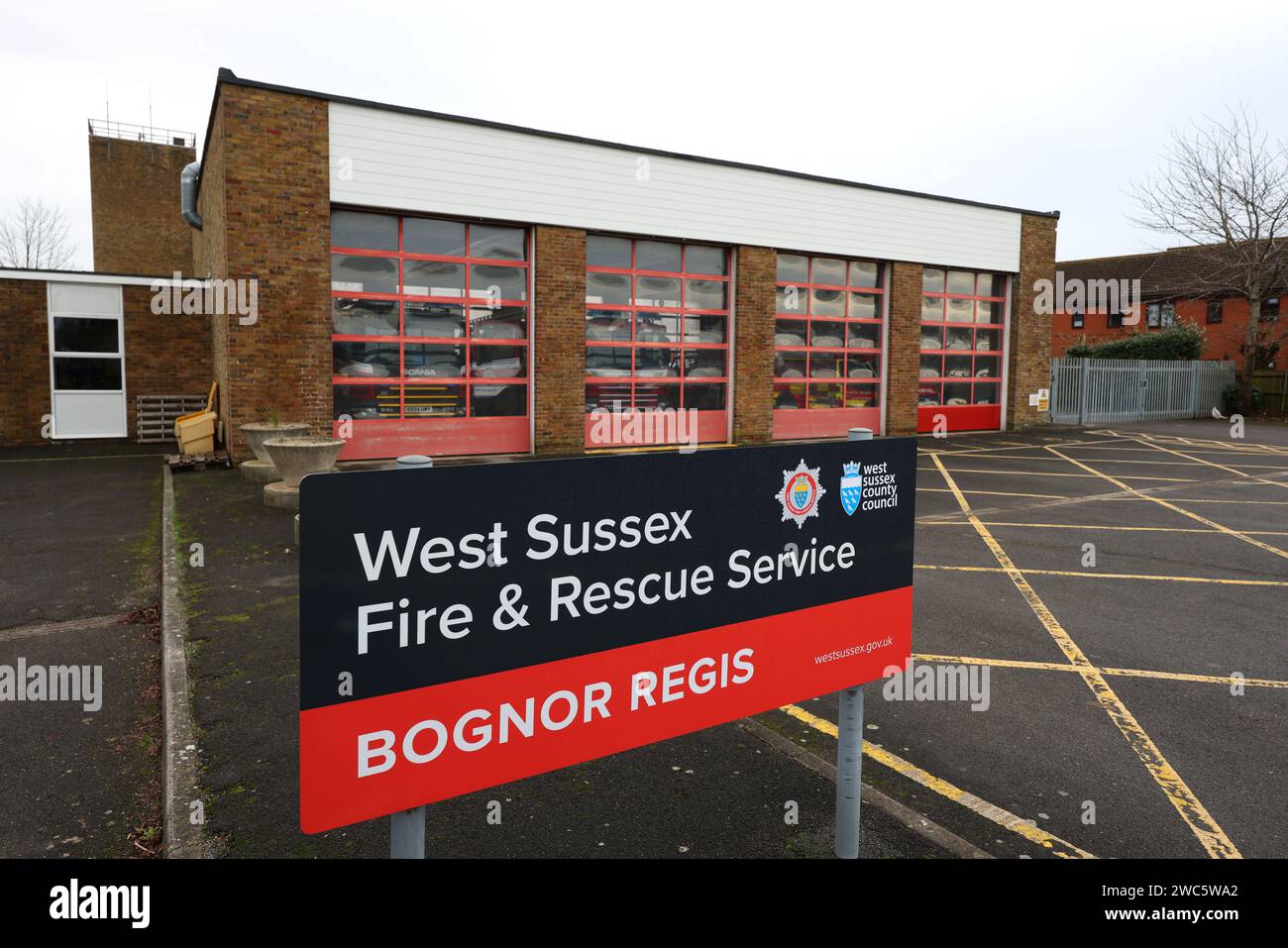 West sussex fire and rescue service hi-res stock photography and images ...