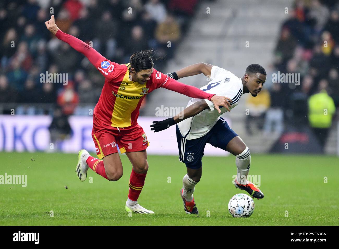 DEVENTER - (l-r) Willum Willumsson of Go Ahead Eagles, Jorrel Hato of Ajax during the Dutch ...