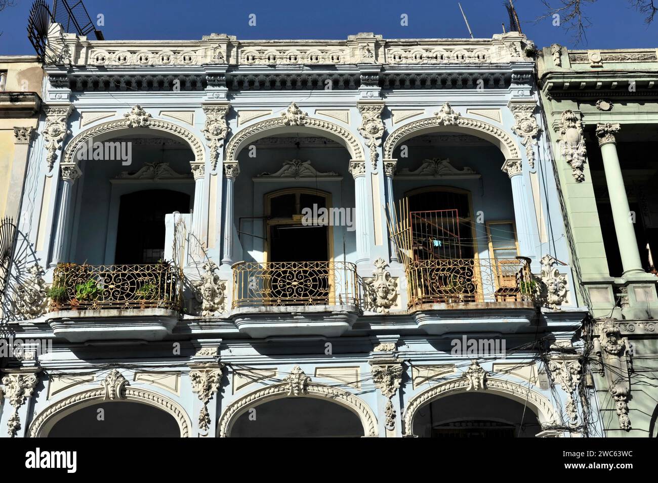 Caribbean house front hi-res stock photography and images - Alamy