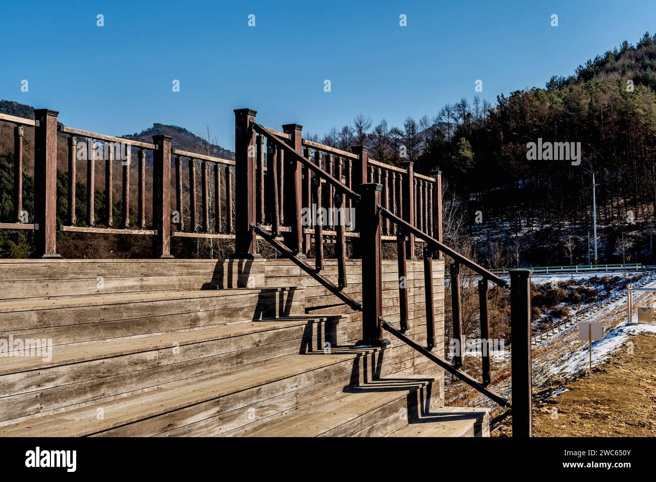 Wooden observation platform in wilderness park on sunny winter day ...