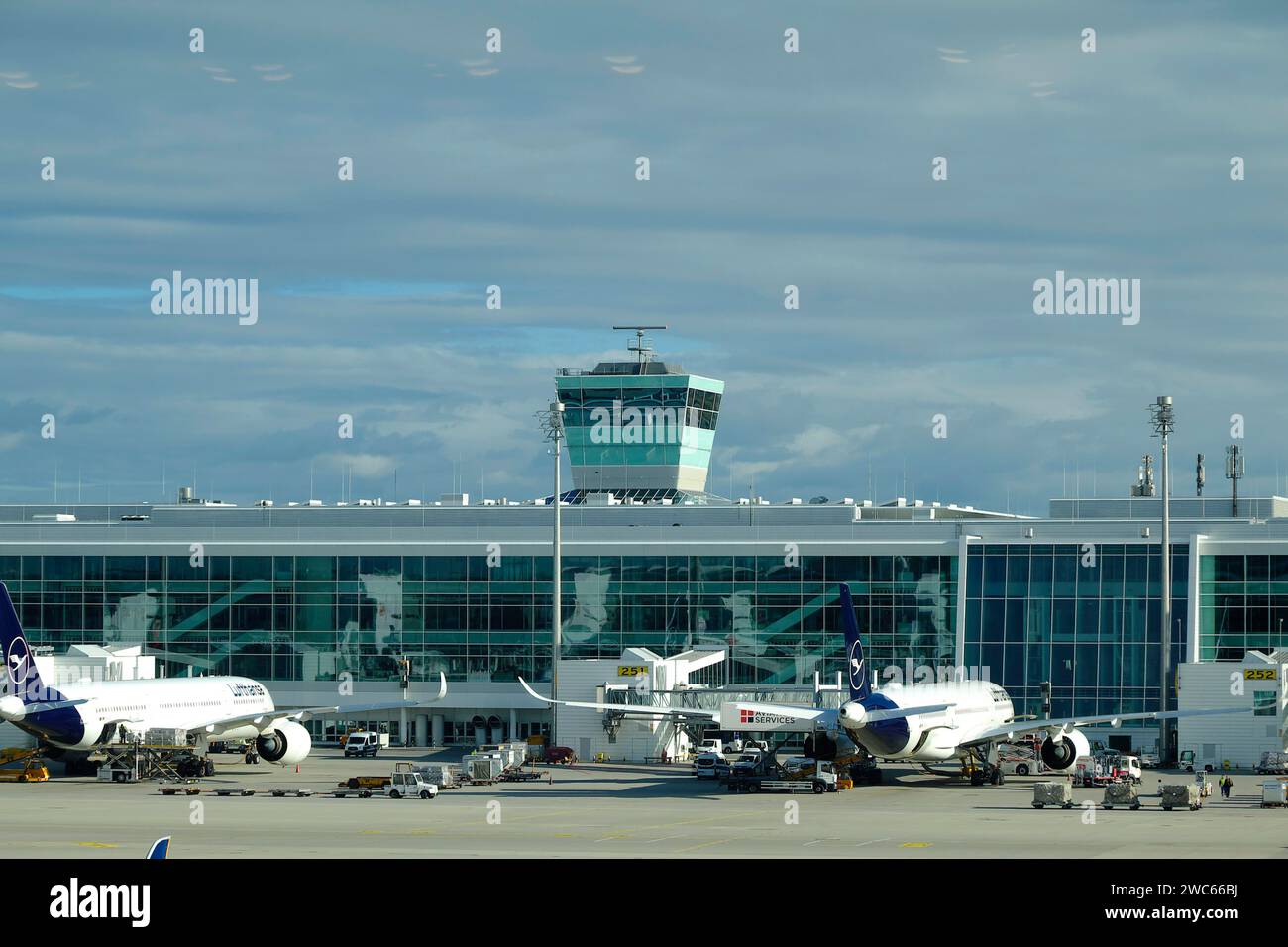 Apron control tower at Terminal 3, Munich Franz Josef Strauss Airport ...