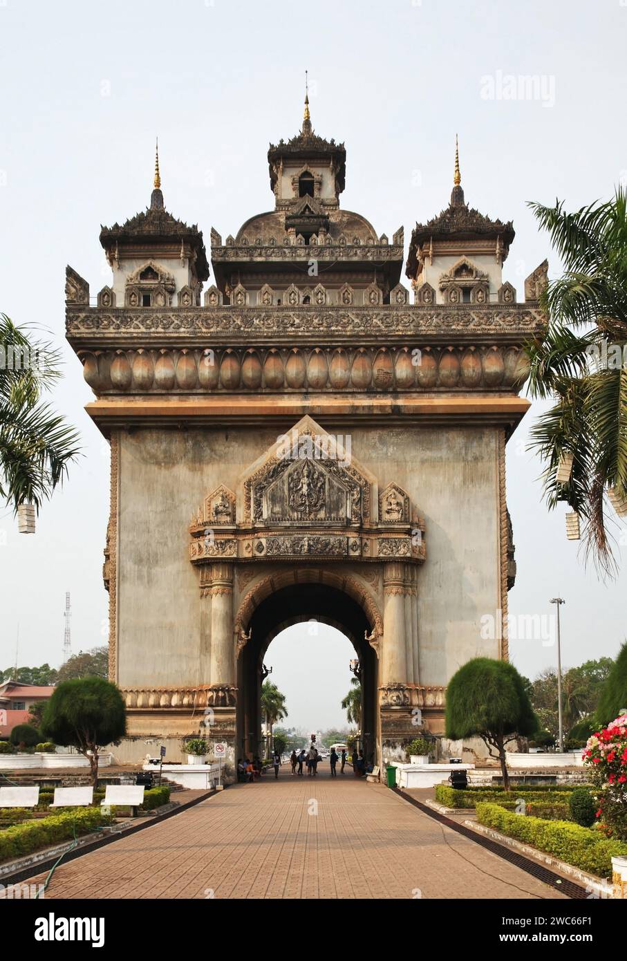 Patuxay (Patuxai) - Monument Aux Morts (Victory Gate) at Patuxay ...
