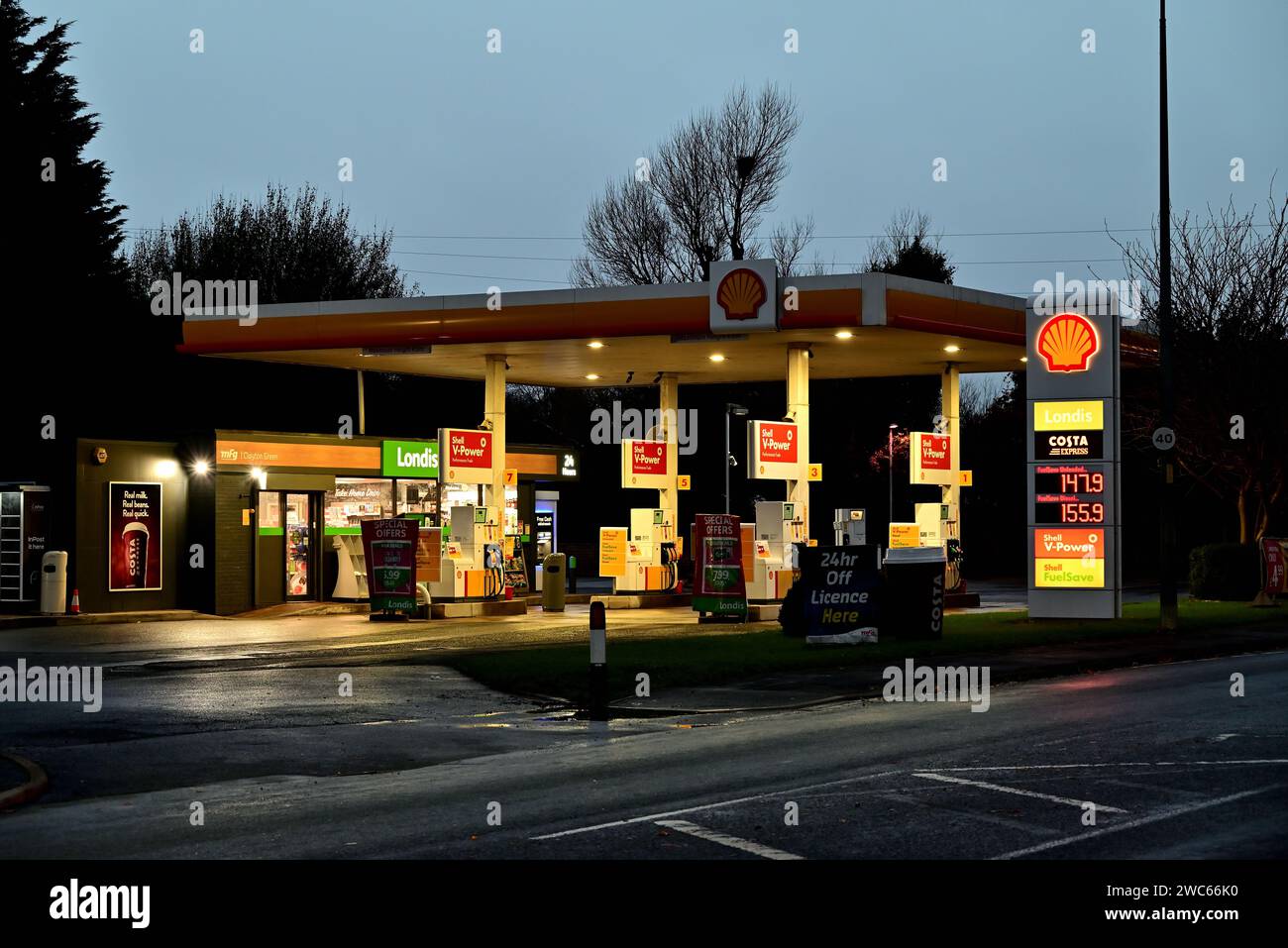 Around the UK - Shell Fuel Station, A6, Clayton le Woods Stock Photo ...