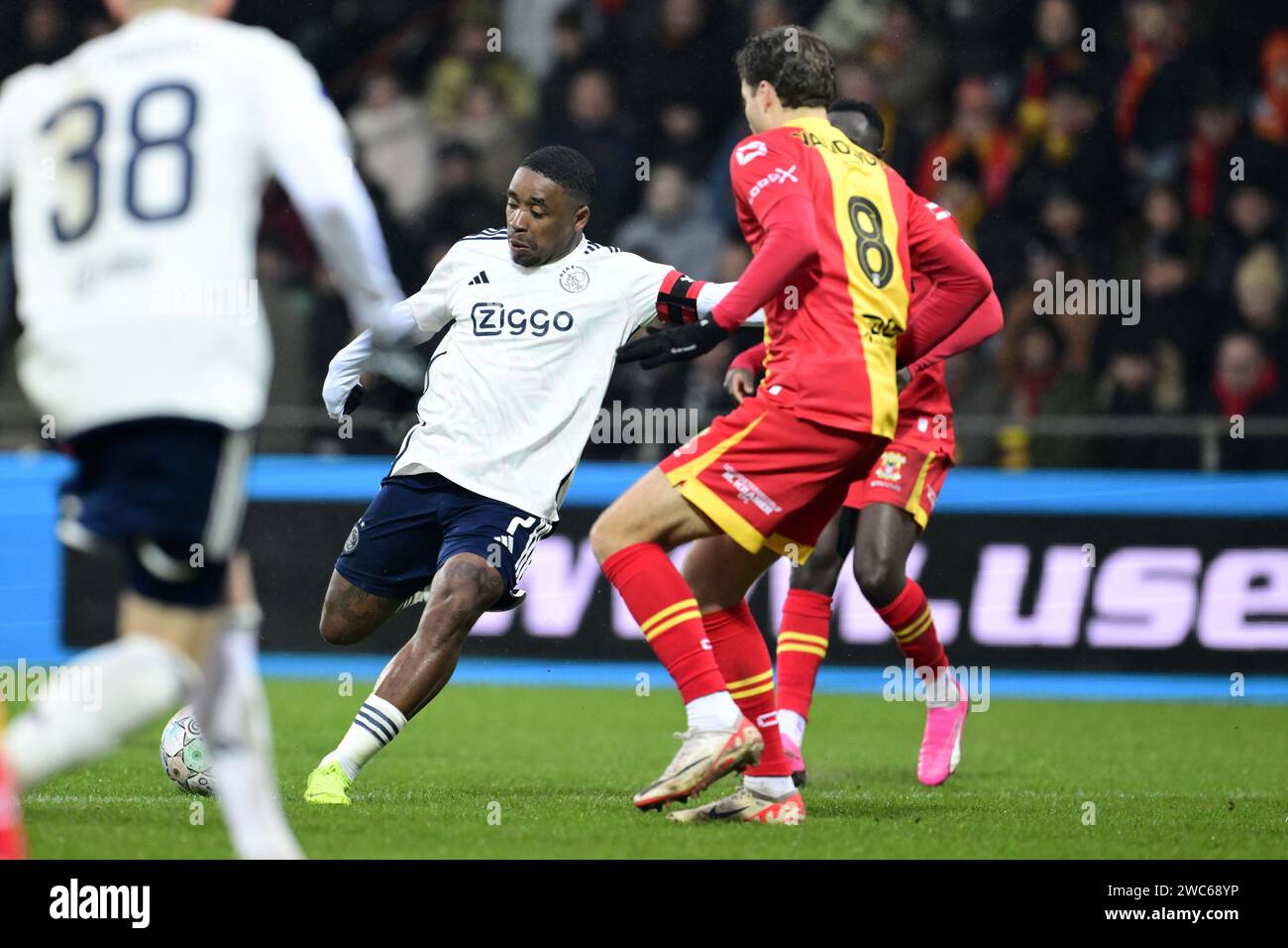 DEVENTER - (l-r) Steven Bergwijn of Ajax, Evert Linthorst of Go Ahead Eagles during the Dutch ...