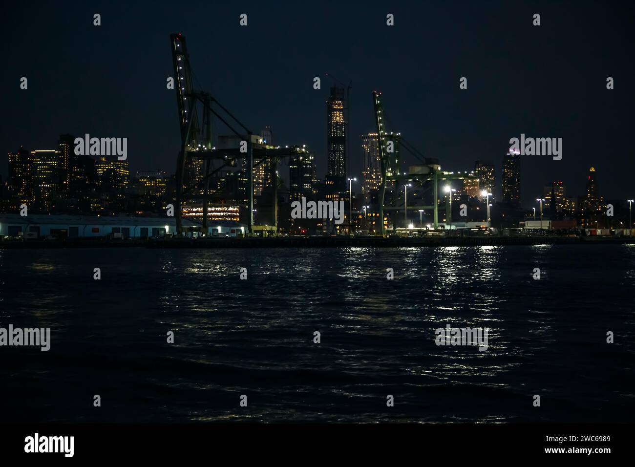 Red hook new york city waterfront hi-res stock photography and images ...