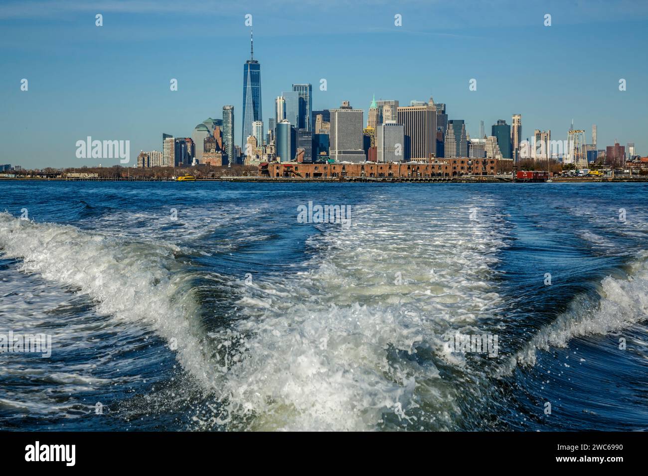 New York City panorama from a boat making waves in Hudson bay, USA ...