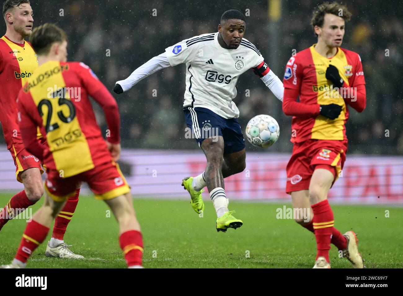 DEVENTER - Steven Bergwijn of Ajax (m) during the Dutch Eredivisie ...