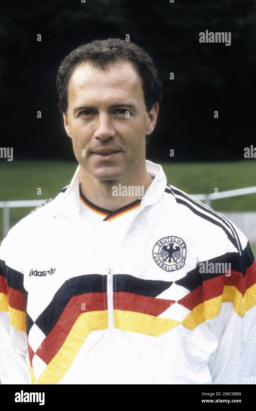 Franz Beckenbauer DFB-Teamchef 05/88 hör Franz Beckenbauer im Mai 1988 ...