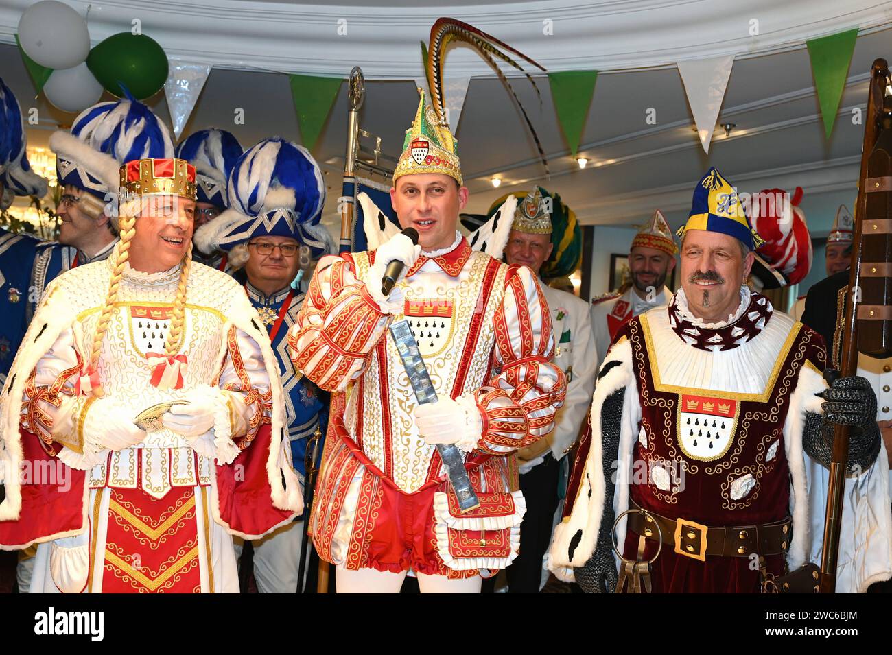 das Kölner Karneval Dreigestirn der Karnevalsession 2024. l-r ...