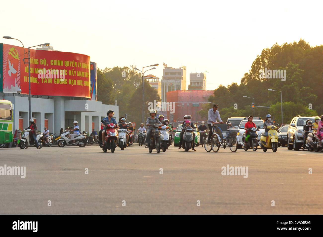 strong motorcycle an road traffic in vietnam motorcycle traffic in ...
