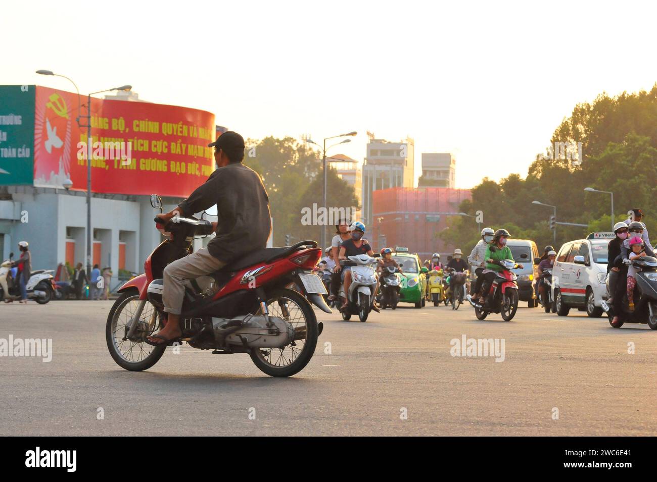 strong motorcycle an road traffic in vietnam motorcycle traffic in ...