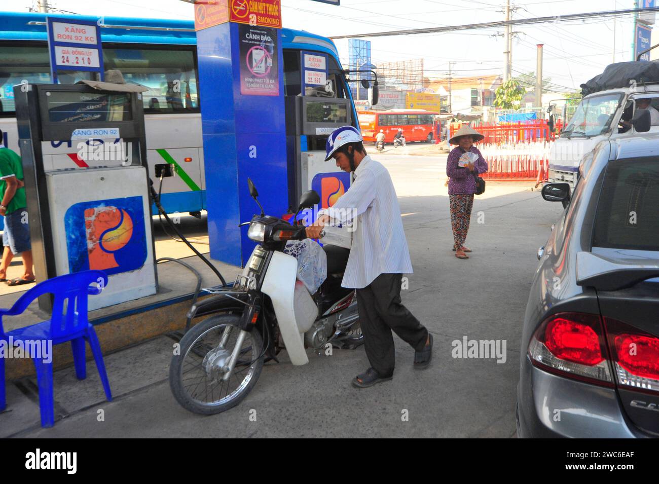 strong motorcycle an road traffic in vietnam motorcycle traffic in ...