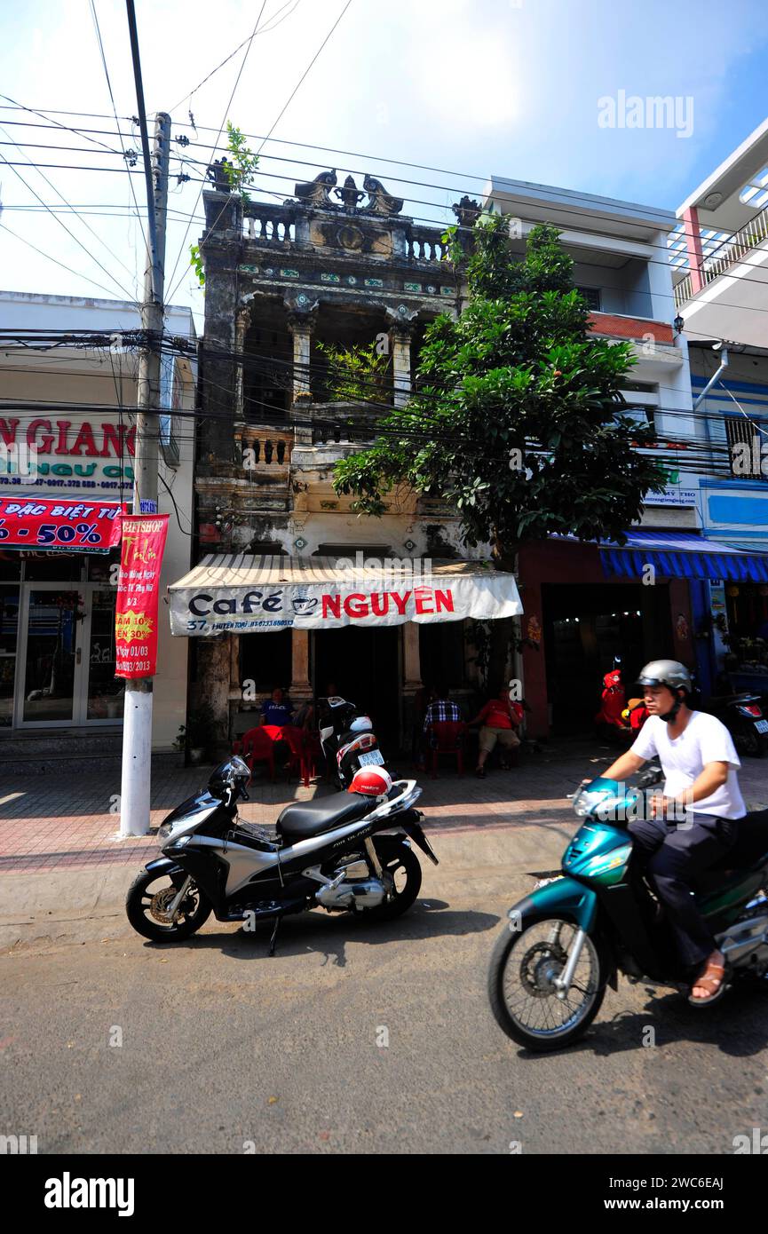 strong motorcycle an road traffic in vietnam motorcycle traffic in ...