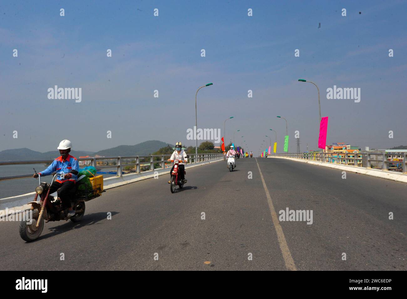 strong motorcycle an road traffic in vietnam motorcycle traffic in ...