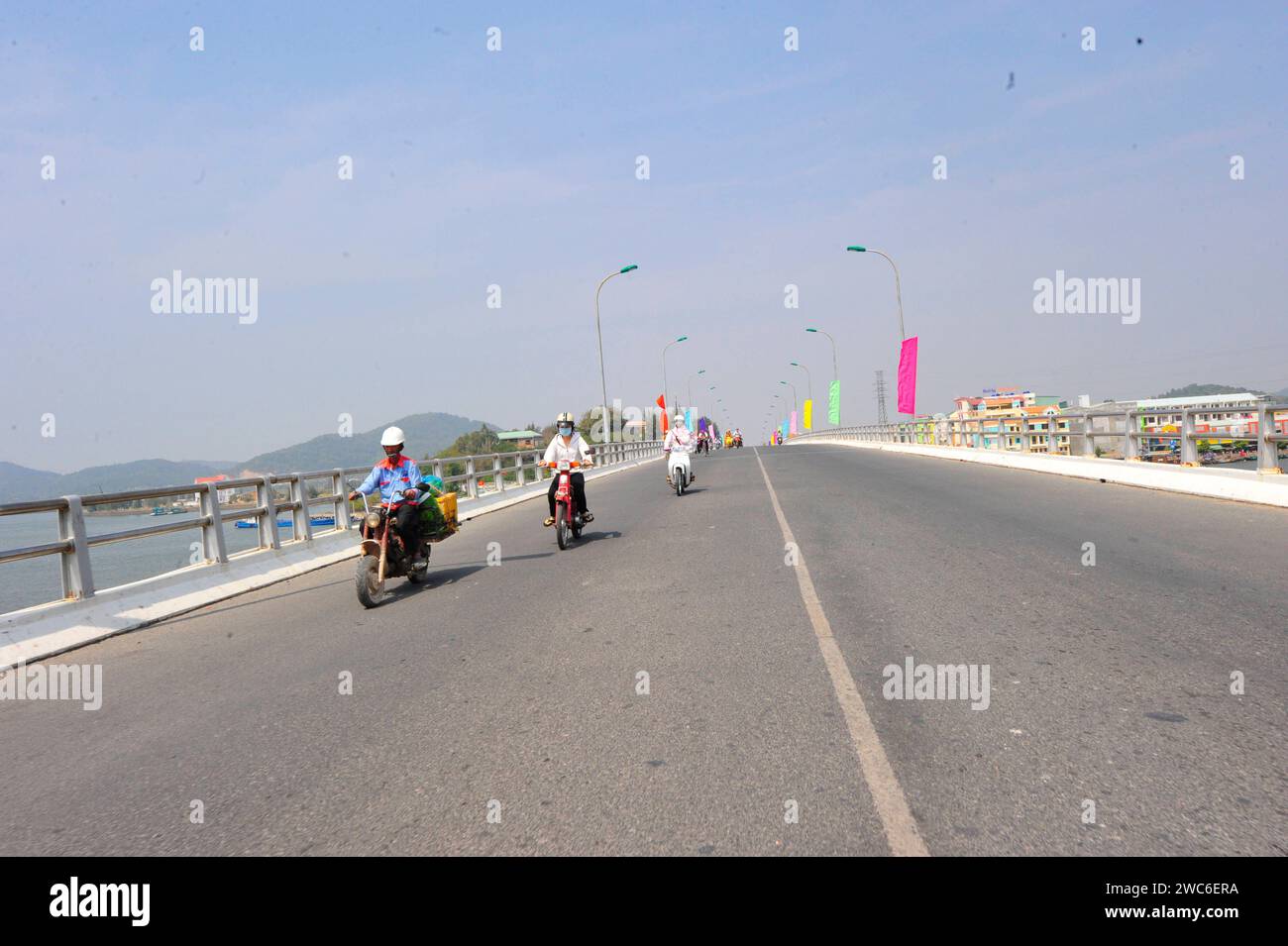 strong motorcycle an road traffic in vietnam motorcycle traffic in ...