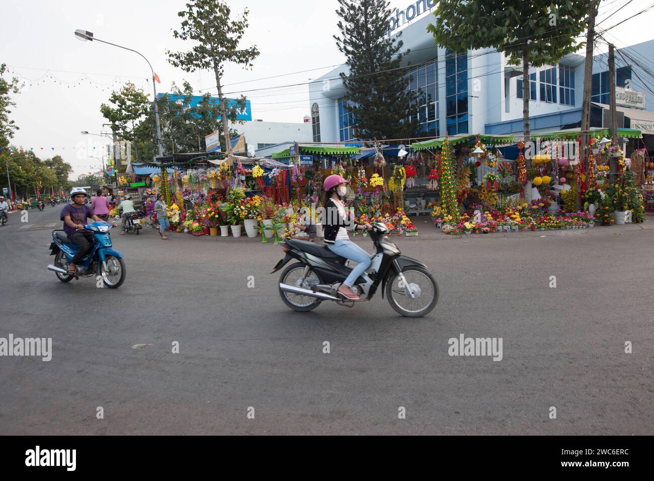 strong motorcycle an road traffic in vietnam motorcycle traffic in ...