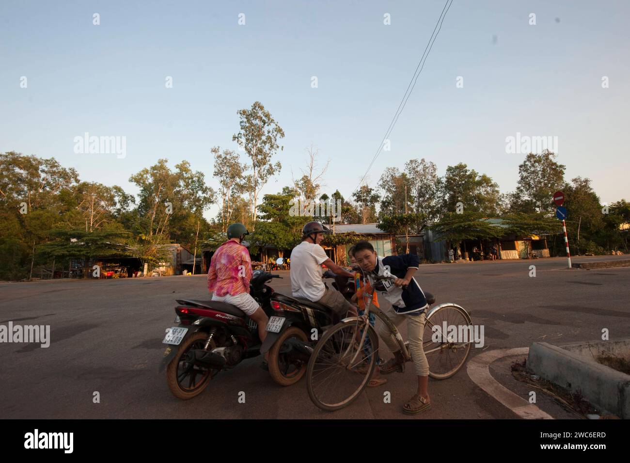 strong motorcycle an road traffic in vietnam motorcycle traffic in ...