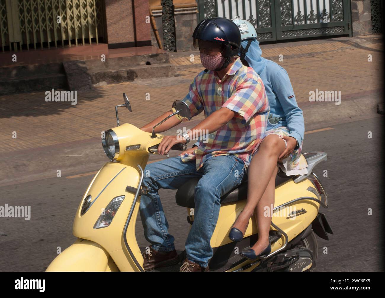strong motorcycle an road traffic in vietnam motorcycle traffic in ...