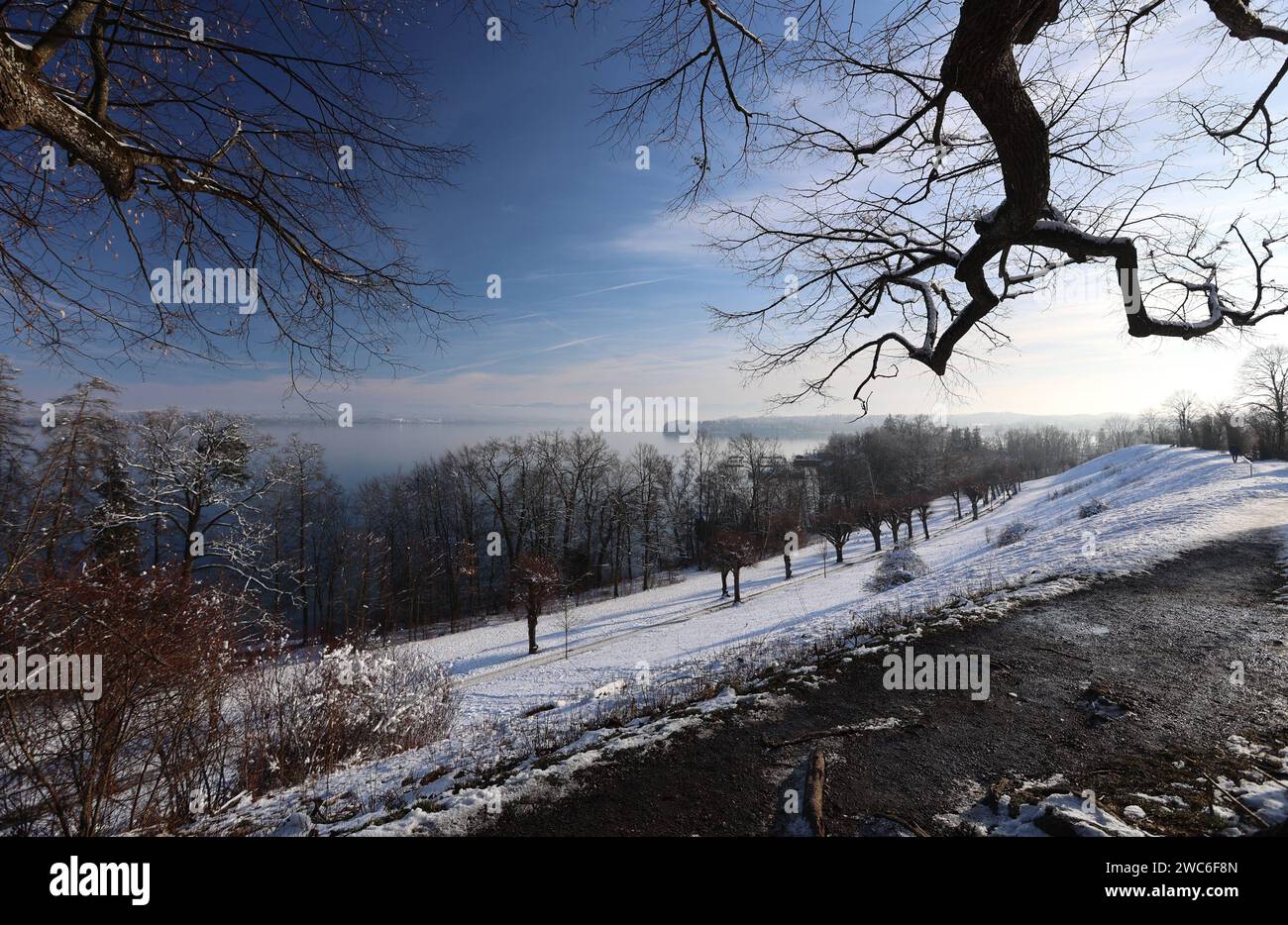 Tutzing, Bayern, Deutschland 14. Januar 2024: Ein Wintertag in Tutzing ...