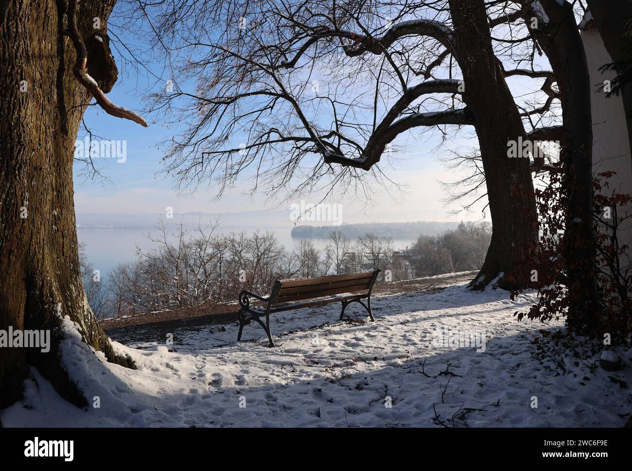 Tutzing, Bayern, Deutschland 14. Januar 2024: Ein Wintertag in Tutzing ...