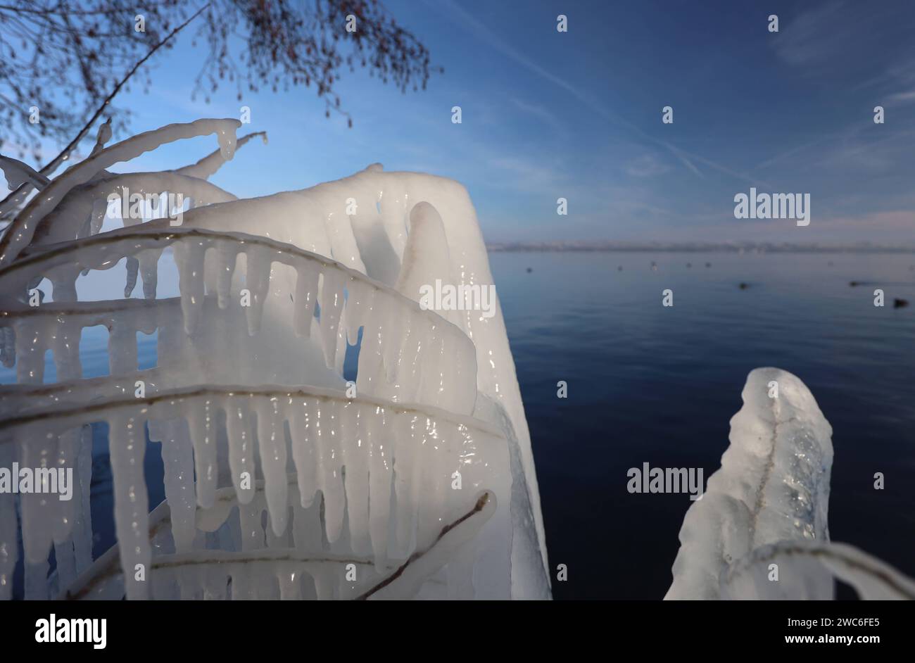 Tutzing, Bayern, Deutschland 14. Januar 2024: Ein Wintertag in Tutzing ...