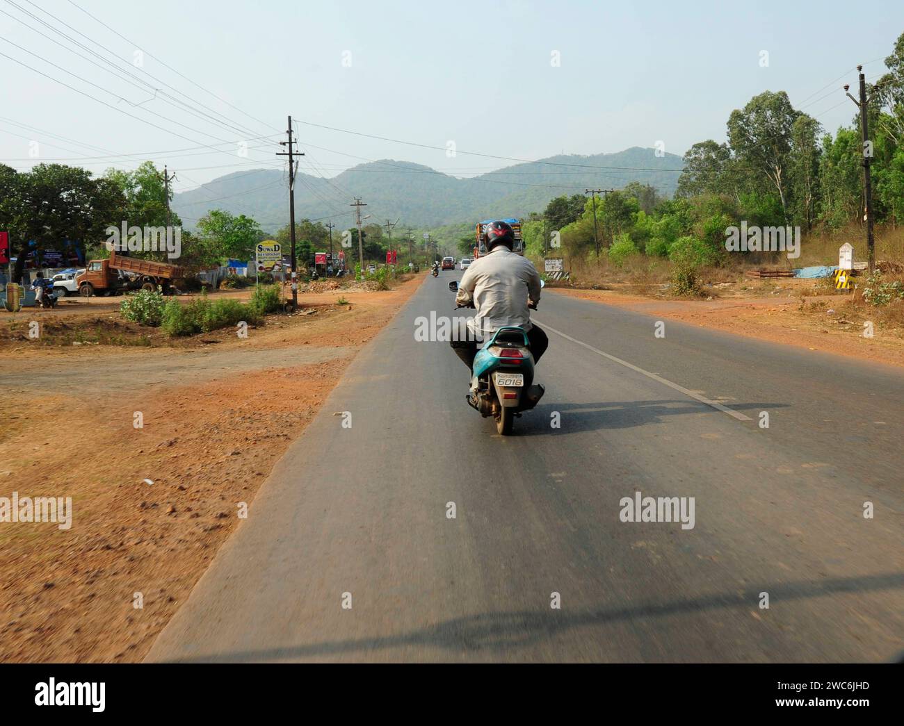 strong motorcycle an road traffic in india motorcycle traffic in india ...