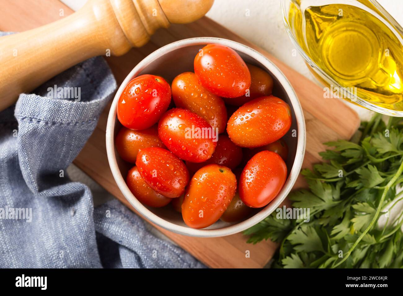 Table of tomatoes hi-res stock photography and images - Alamy