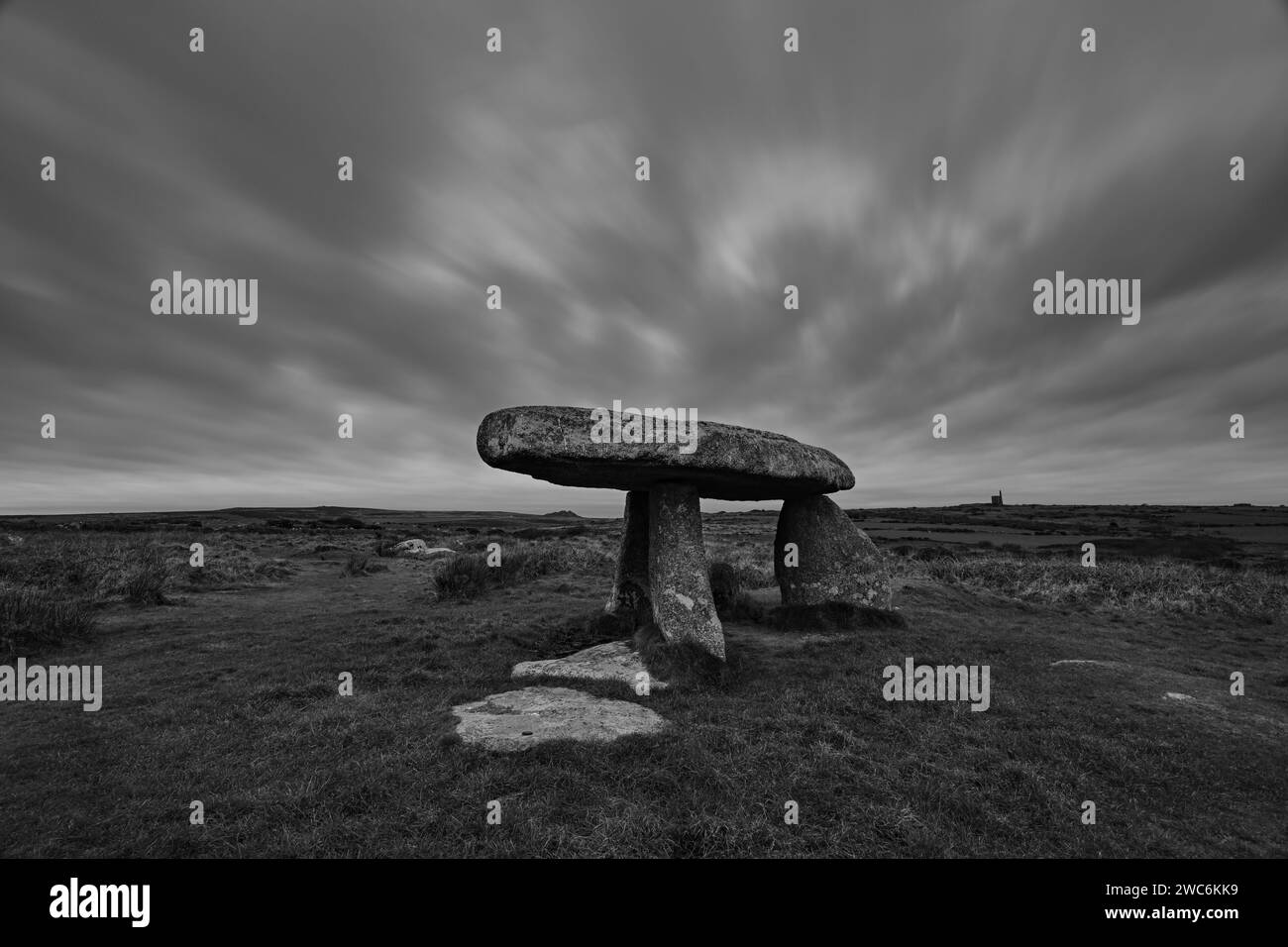 LANYON QUOIT DOLMEN MADRON PENWITH CORNWALL Stock Photo - Alamy