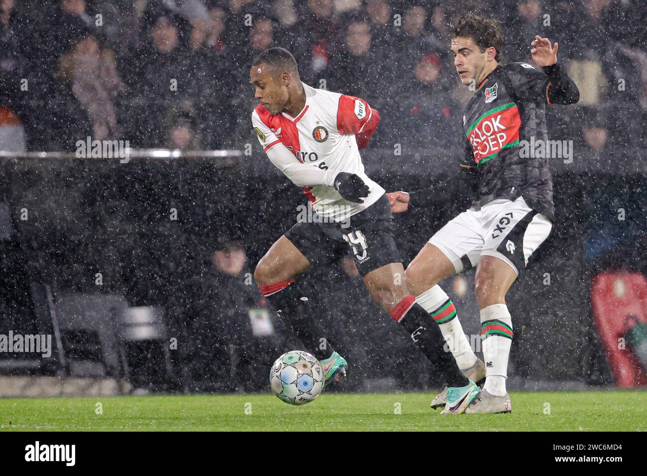 ROTTERDAM, NEDERLAND - JANUARY 14: Igor Paixao of Feyenoord battles for possession with Bart van ...