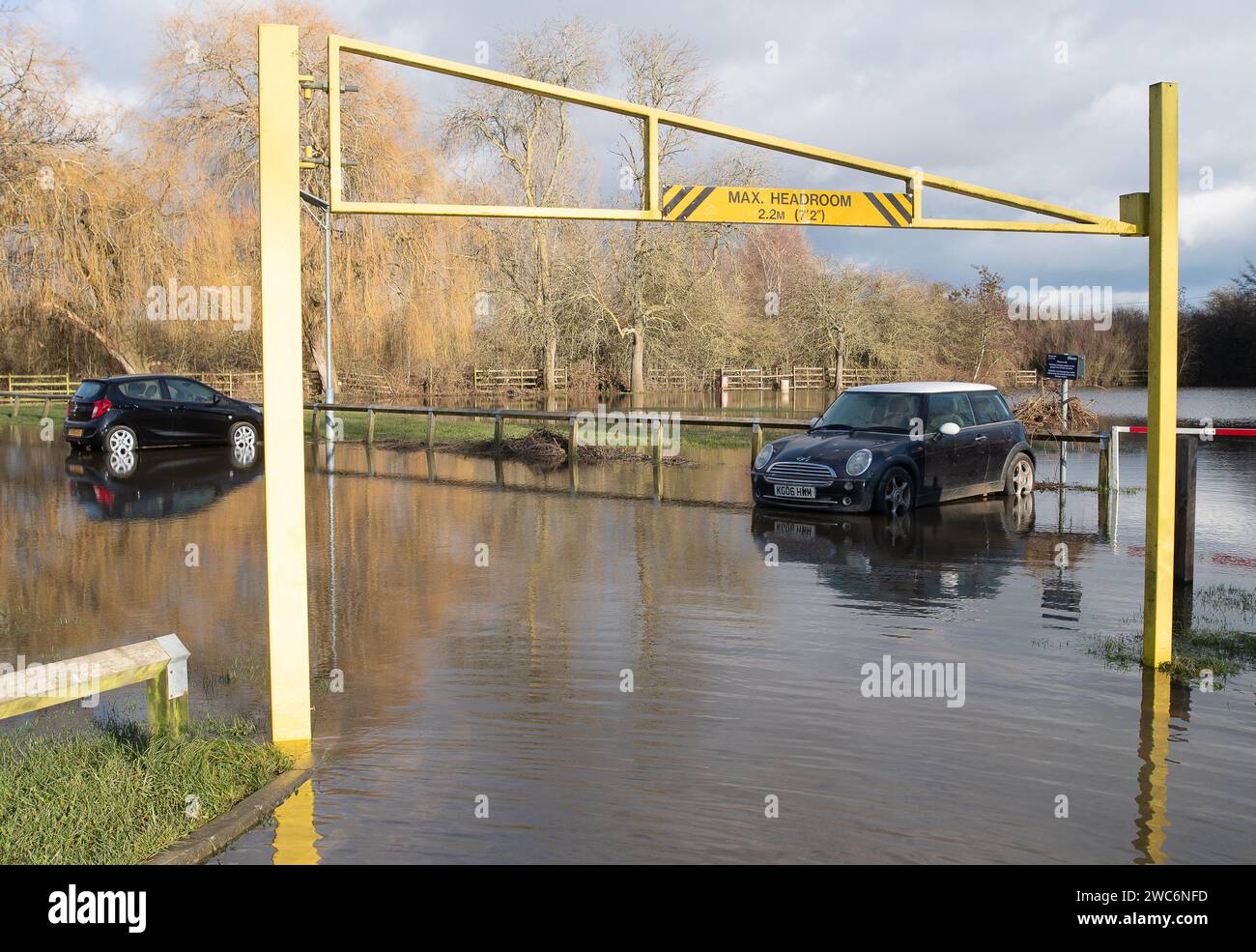 Wallingford, Oxfordshire, UK. 14th January, 2024. The River Thames in ...