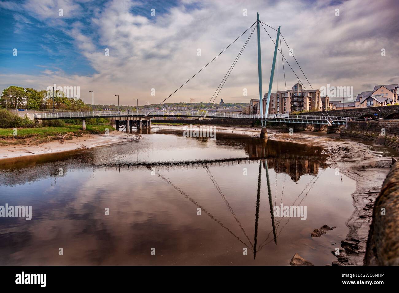 Lancaster. River Lune. Millenium Bridge Stock Photo - Alamy