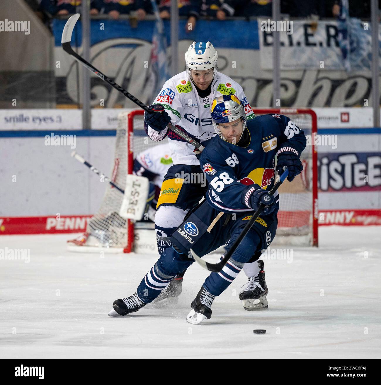Muenchen, Deutschland. 14th Jan, 2024. Kampf um den Puck/Zweikampf ...
