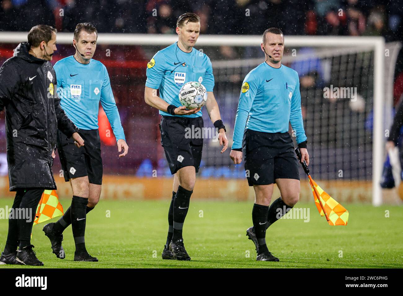 ROTTERDAM, NEDERLAND - JANUARY 14: Assistant Referee Rogier Honig ...