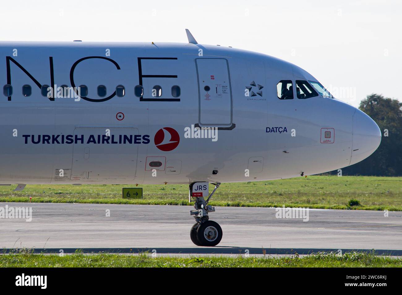 Turkish Airlines Airbus A321 in Star Alliance livery cockpit close-up ...