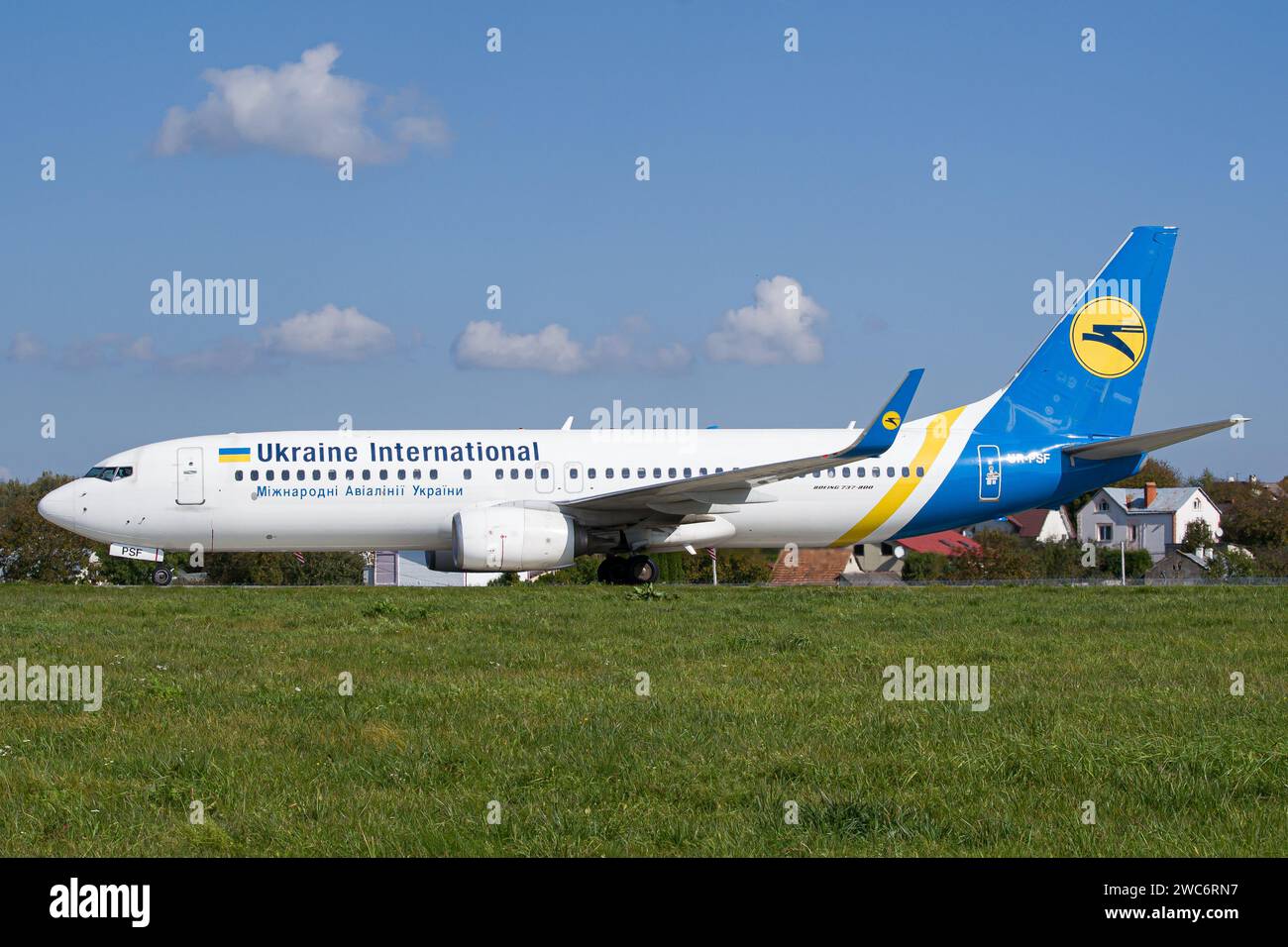 Ukraine international boeing 737 aircraft hi-res stock photography and ...